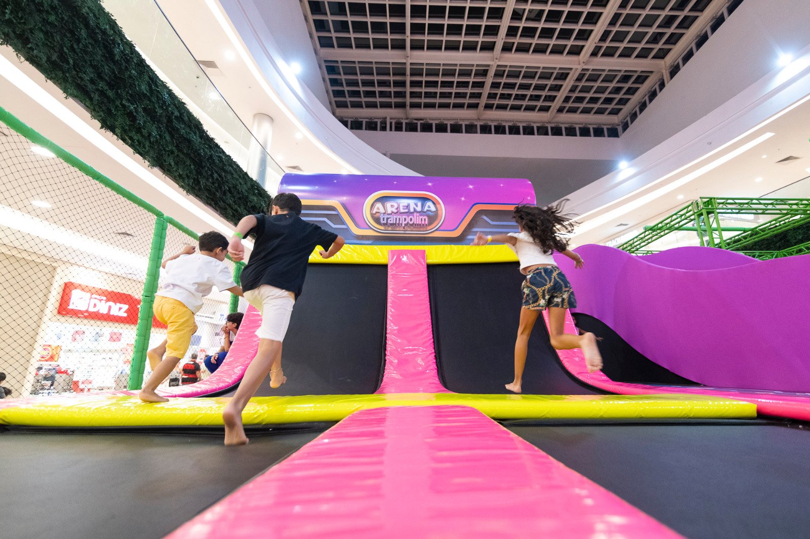 Arena Trampolim anima as férias das famílias no Shopping Vila Velha ...